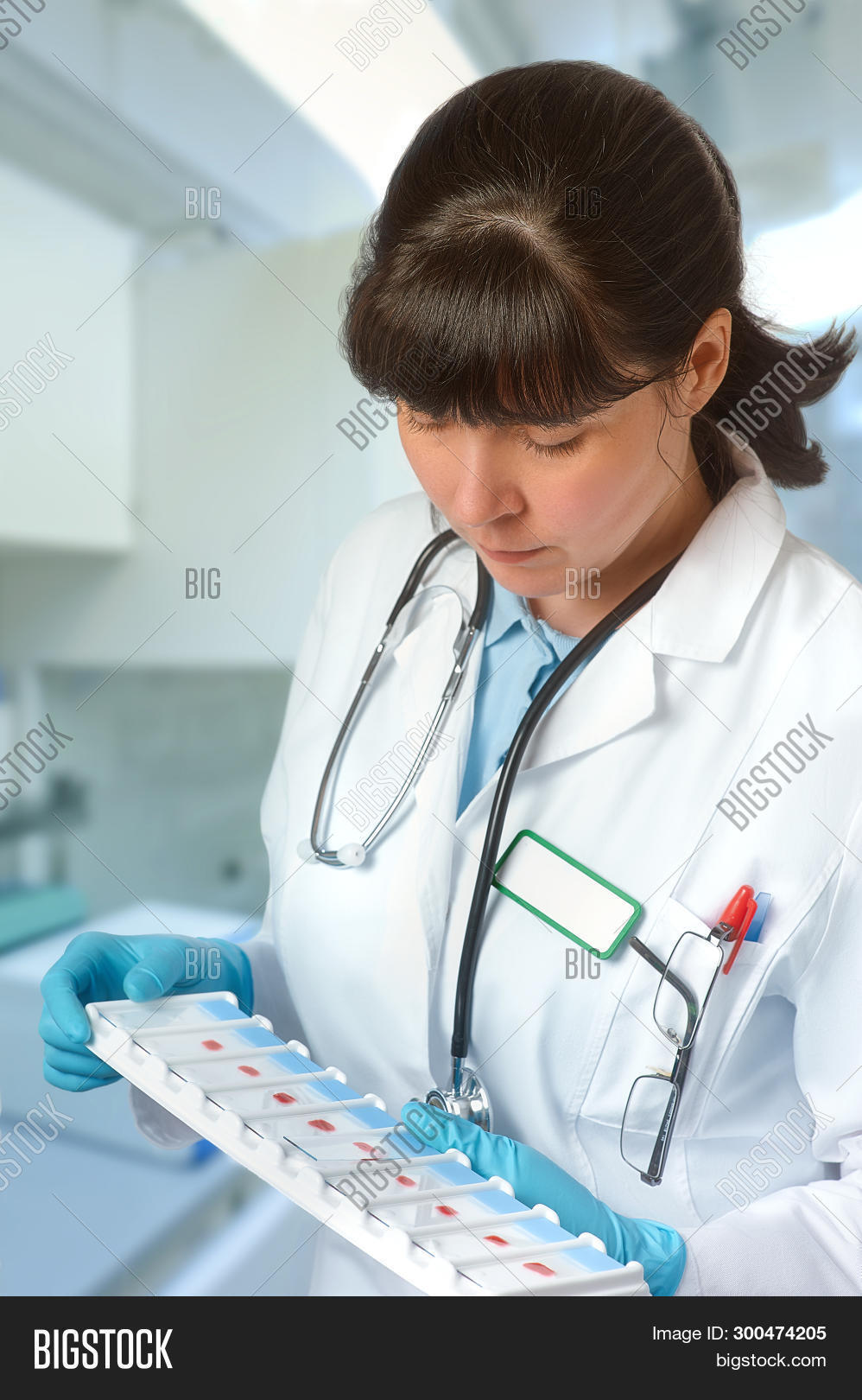 Histologist Microscope Image & Photo (Free Trial) | Bigstock