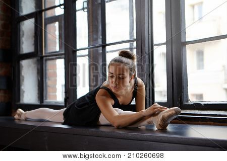 Leg Split Images, Illustrations, Vectors - Leg Split Stock Photos ...