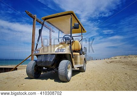 Front View Golf Cart Image & Photo (Free Trial) | Bigstock