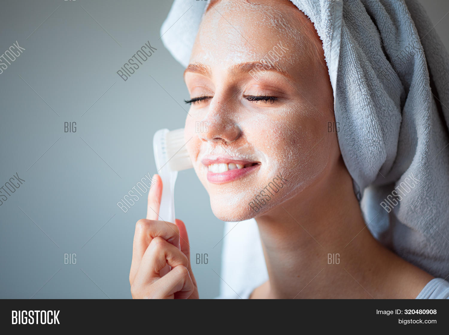 Woman Washing Cleaning Image & Photo (Free Trial) | Bigstock