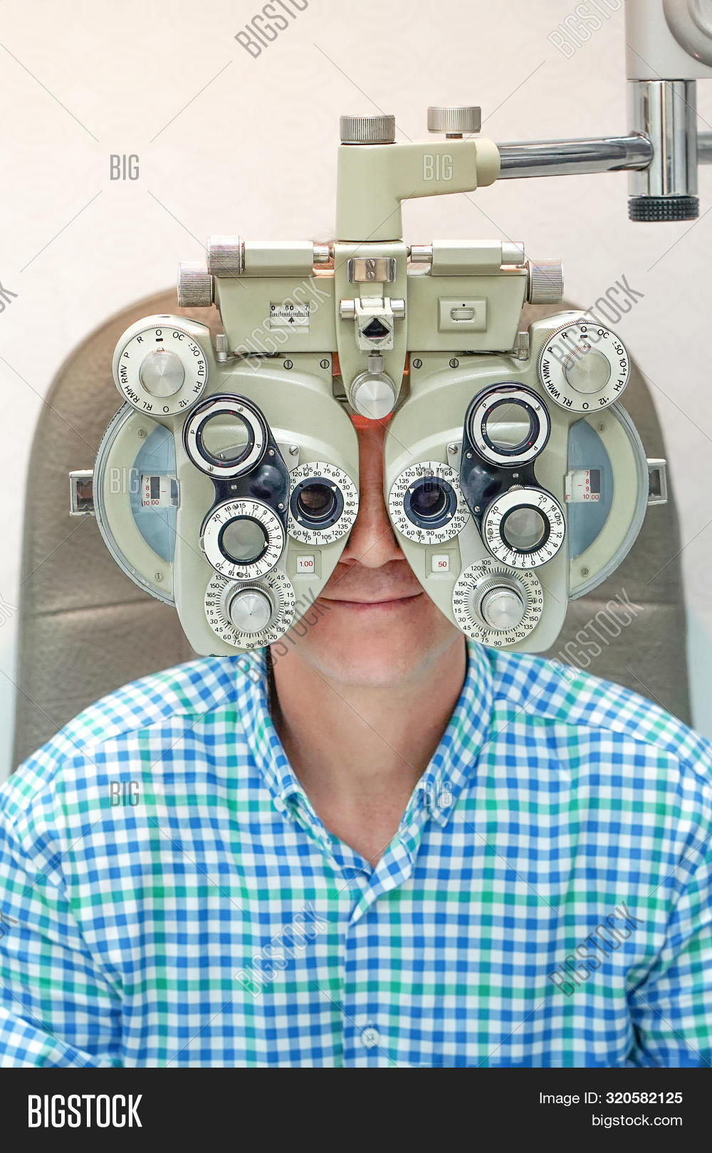 Man Checks Eyesight Image & Photo (Free Trial) | Bigstock