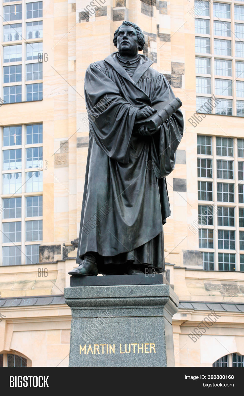 Bronce Statue Martin Image & Photo (Free Trial) | Bigstock