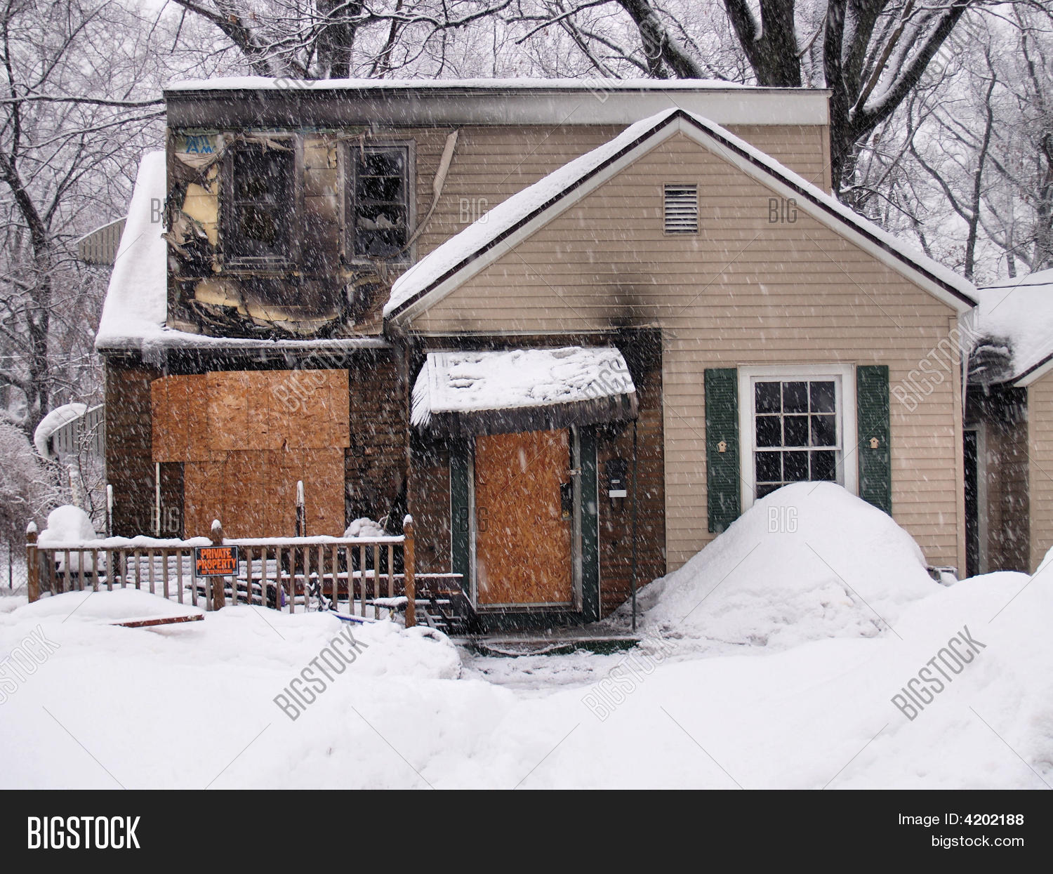 Burned House Image & Photo (Free Trial) | Bigstock