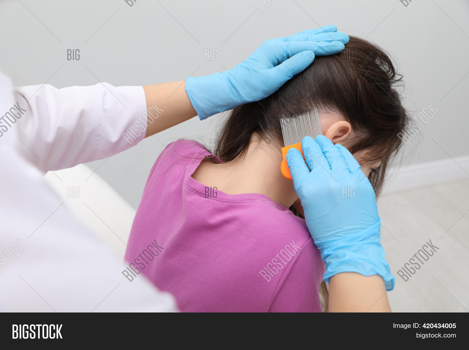Doctor Using Nit Comb Image & Photo (Free Trial) | Bigstock