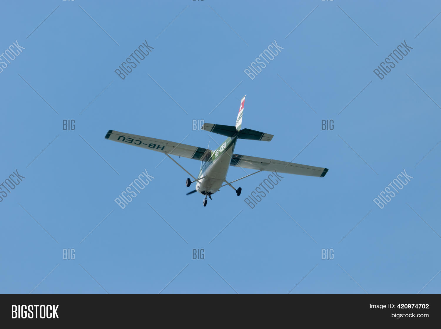 Cessna F172 Aircraft Image & Photo (Free Trial) | Bigstock