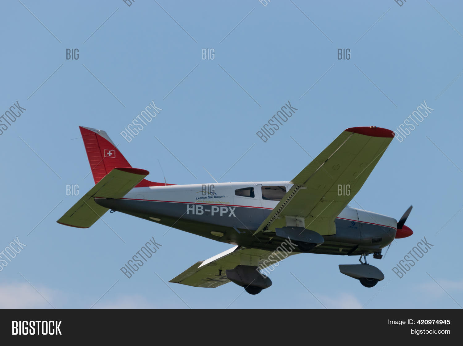 Piper Pa-28-181 Archer Image & Photo (Free Trial) | Bigstock