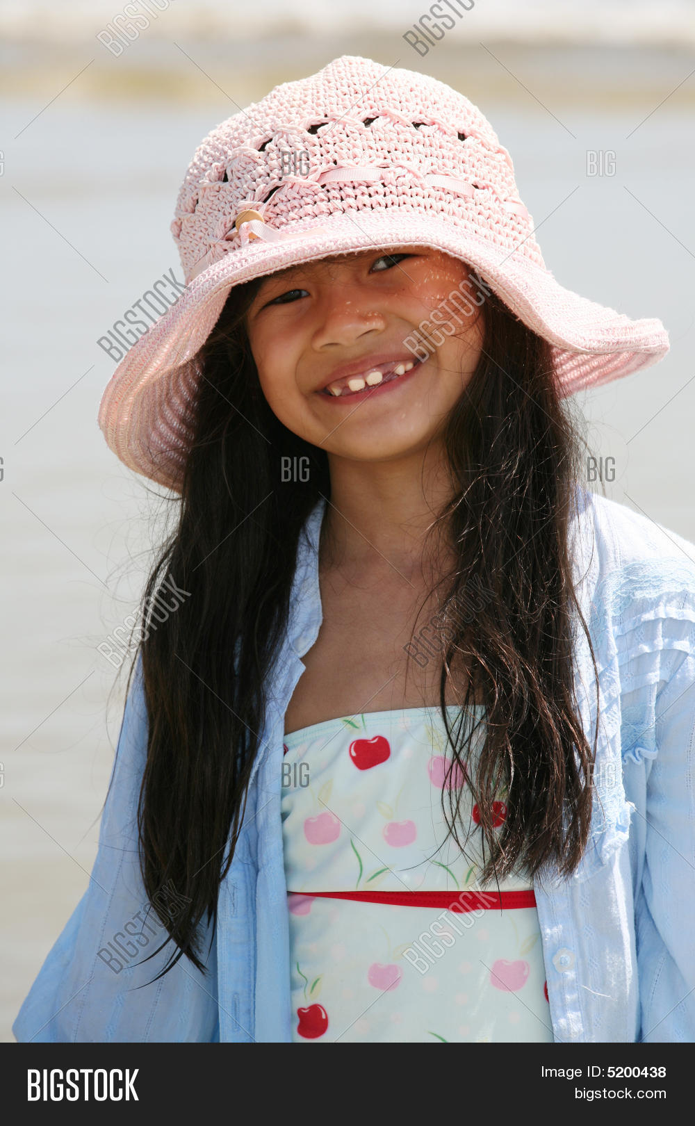 Cute Little Girl Beach Image & Photo (Free Trial) | Bigstock