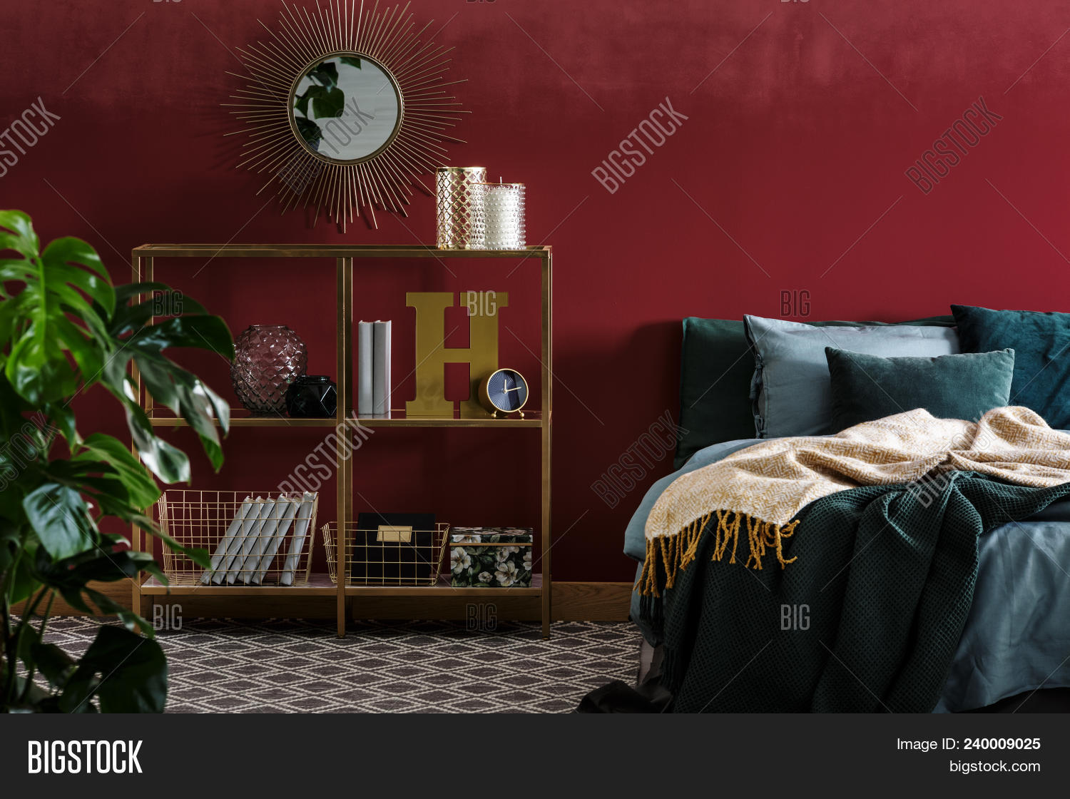 Mirror Red Bedroom Image & Photo (Free Trial) | Bigstock