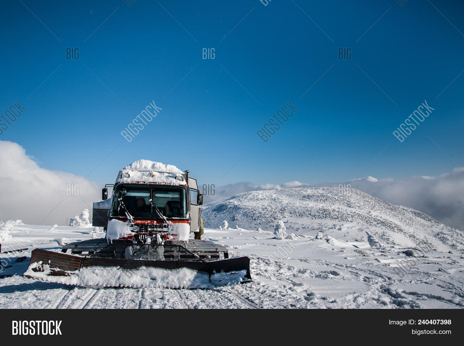 Red Ratrak Snowcat Image & Photo (Free Trial) | Bigstock