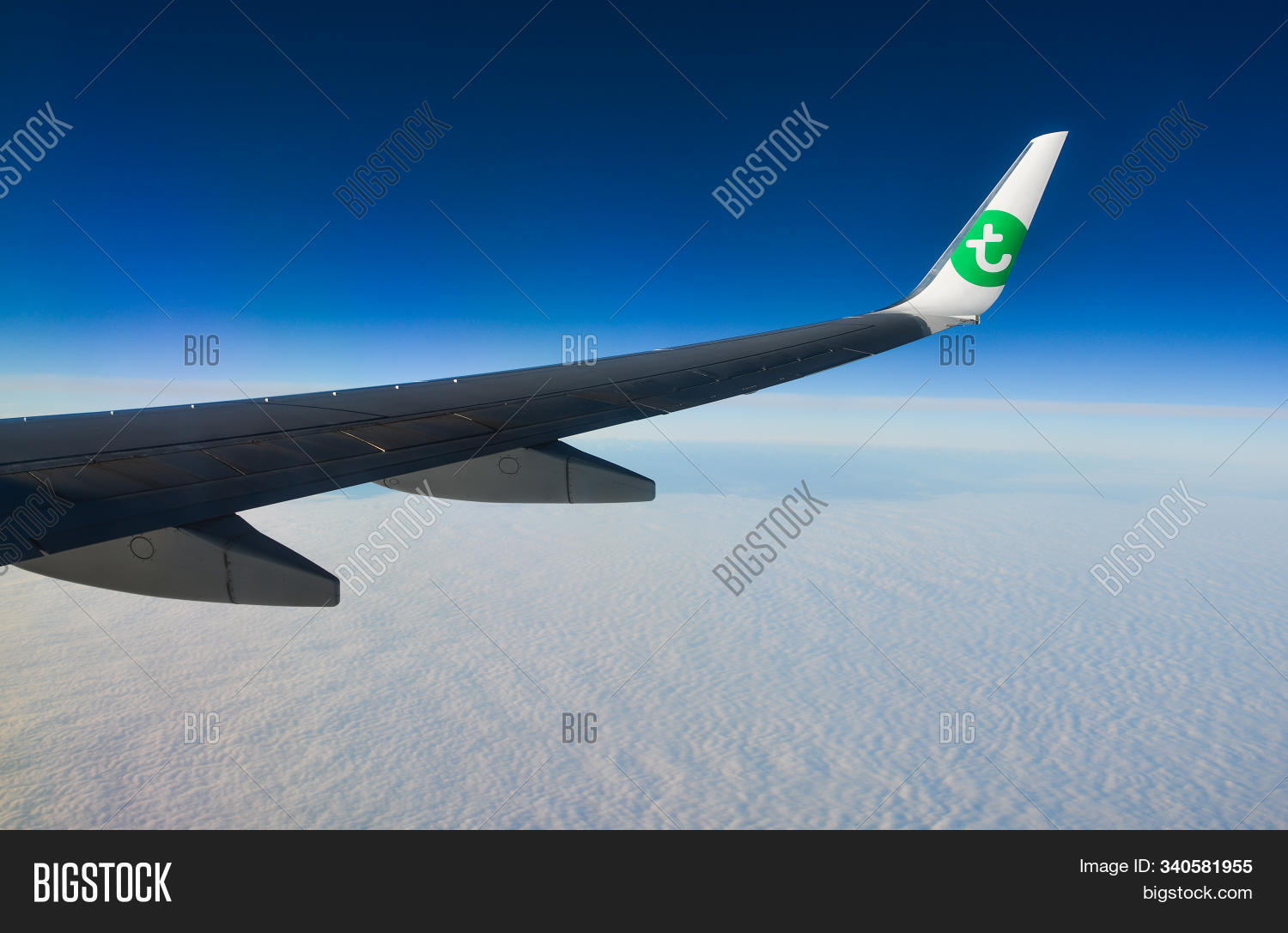 Wing Boeing 737-800 Image & Photo (Free Trial) | Bigstock