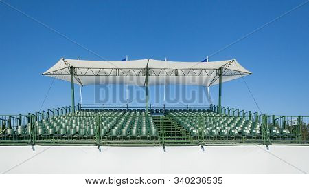 Scaffolding Spectator Image & Photo (Free Trial) | Bigstock