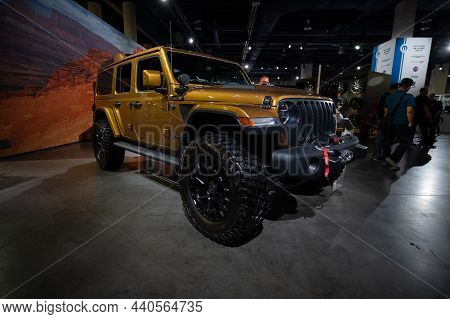 Jeep Wrangler Overlook Image & Photo (Free Trial) | Bigstock