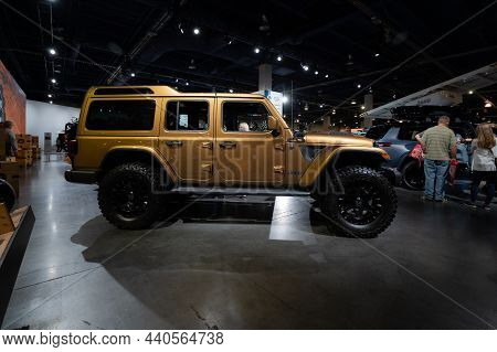 Jeep Wrangler Overlook Image & Photo (Free Trial) | Bigstock