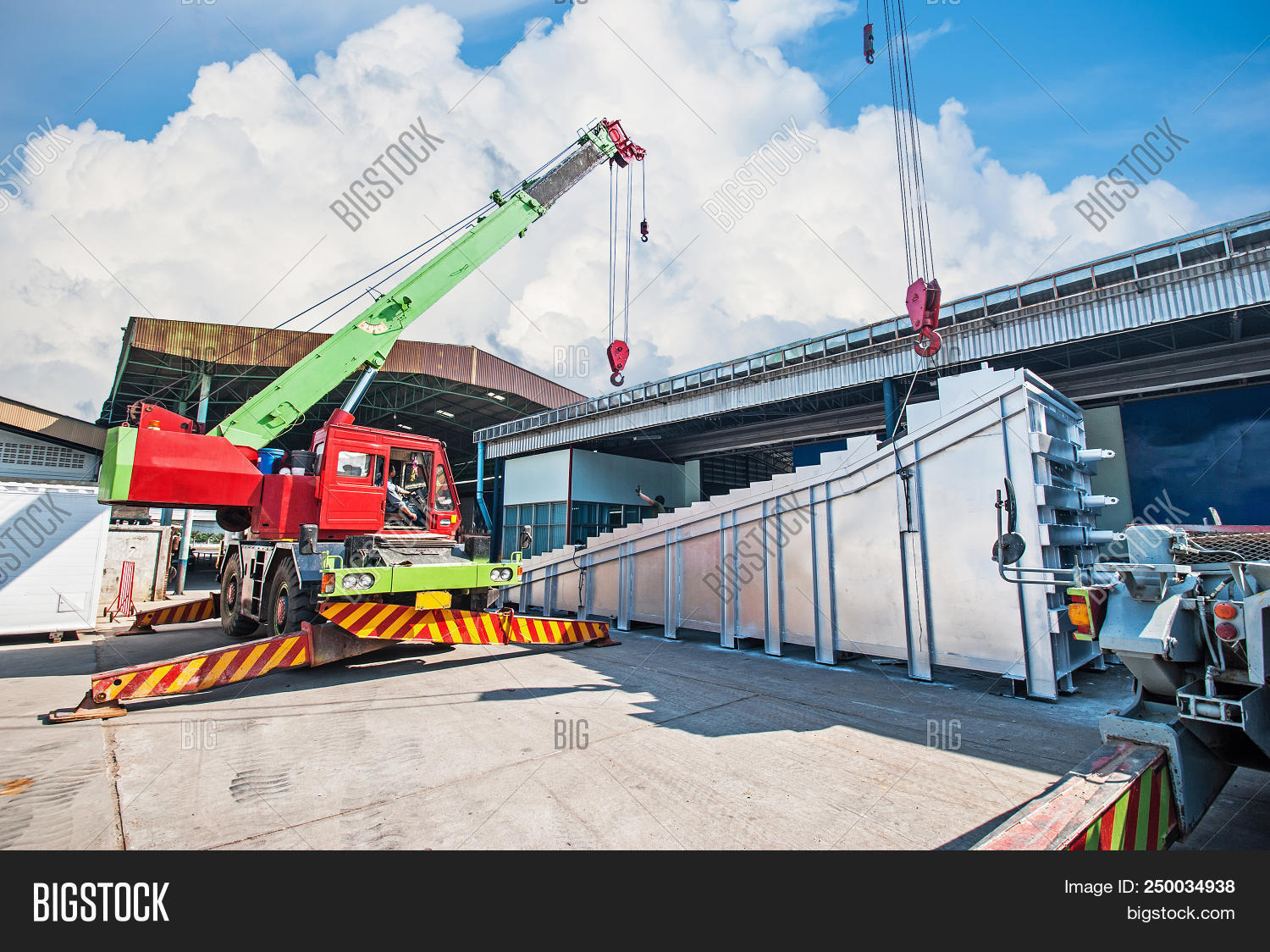 Mobile Crane Lifting Image & Photo (Free Trial) | Bigstock