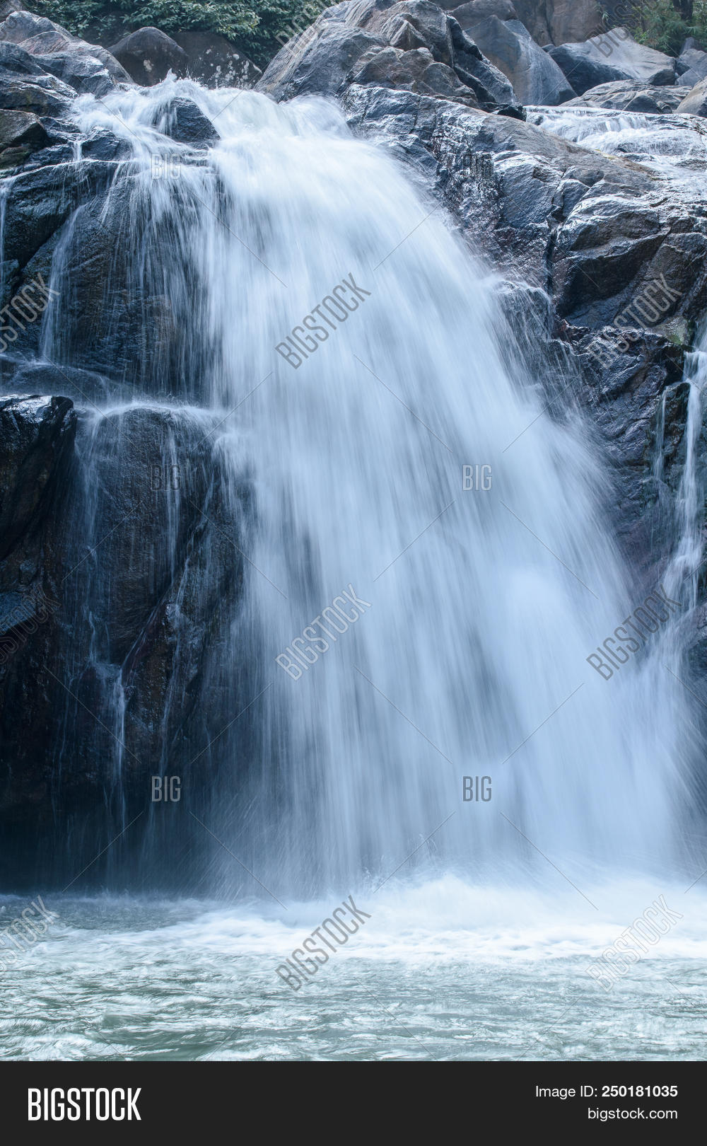 Hundru Falls Waterfall Image & Photo (Free Trial) | Bigstock