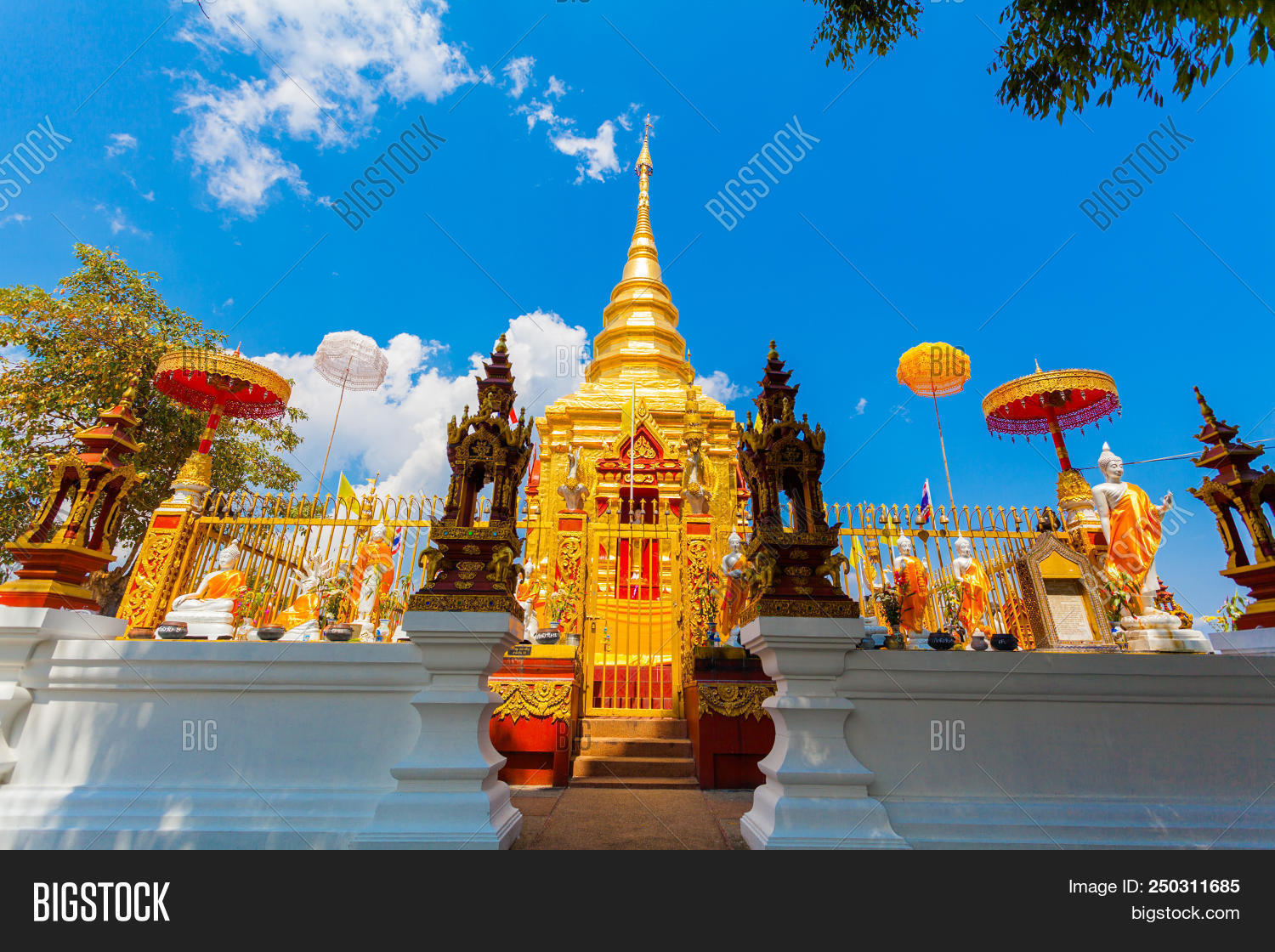 Pagoda Buddha Statues Image & Photo (Free Trial) | Bigstock