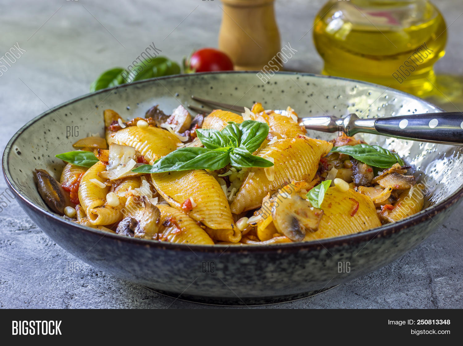 Pasta Conchiglioni Image & Photo (Free Trial) | Bigstock