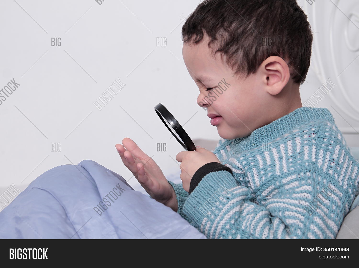 Child Magnifying Glass Image & Photo (Free Trial) | Bigstock