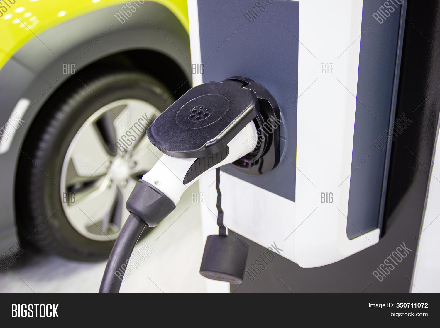 Charging Battery Car Image & Photo (Free Trial) | Bigstock