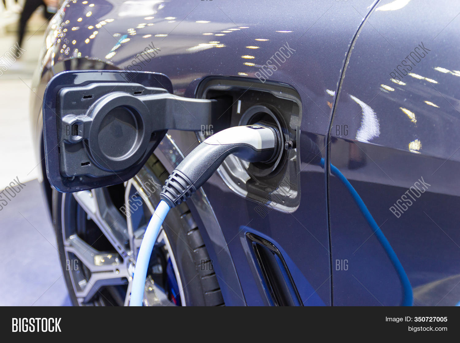 Charging Battery Car Image & Photo (Free Trial) | Bigstock