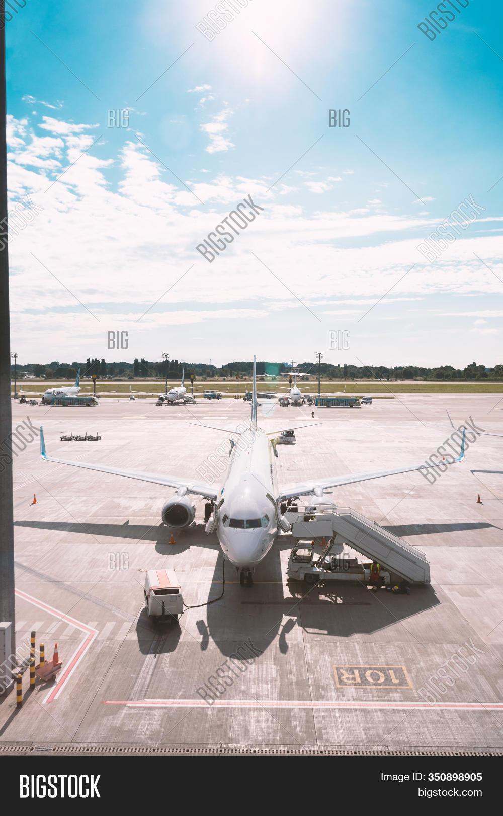 Plane Loading Image & Photo (Free Trial) | Bigstock