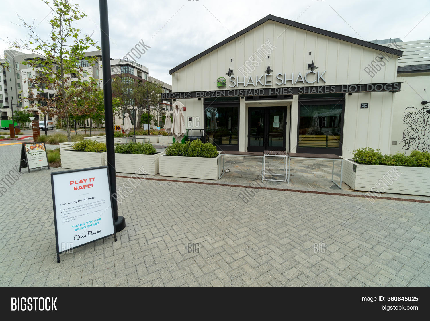 Empty Outdoor Shopping Image & Photo (Free Trial) | Bigstock