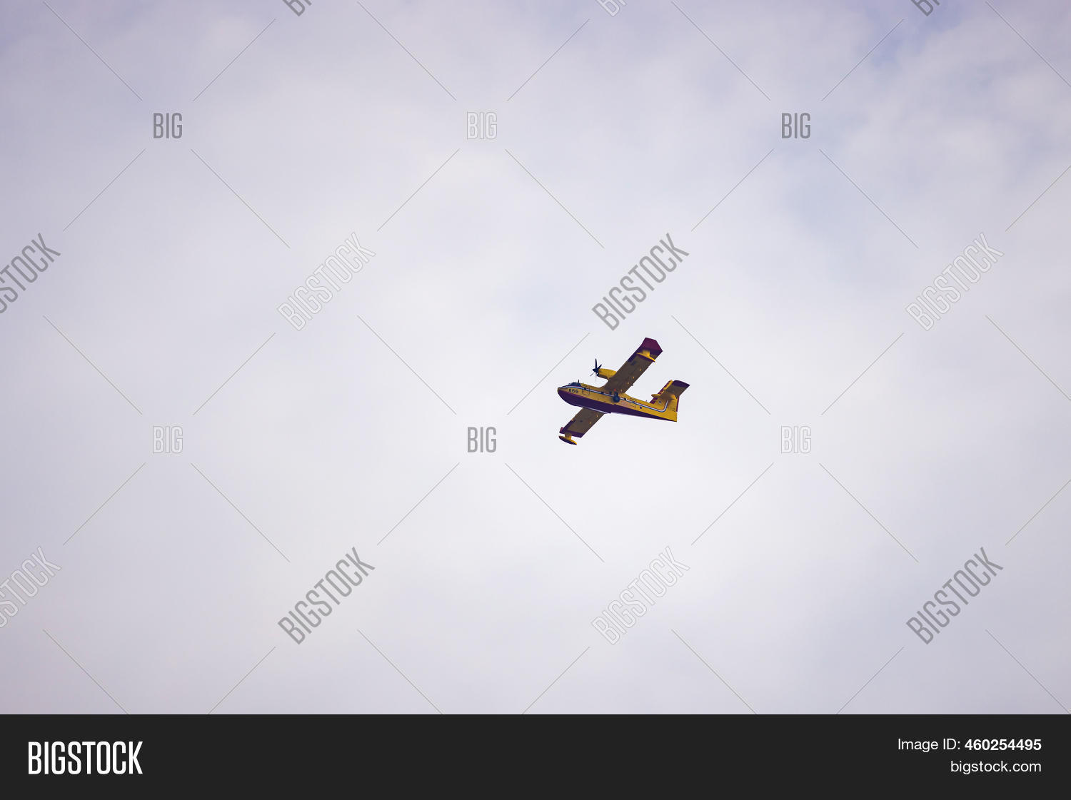 Firefighting Airplane Image & Photo (Free Trial) | Bigstock