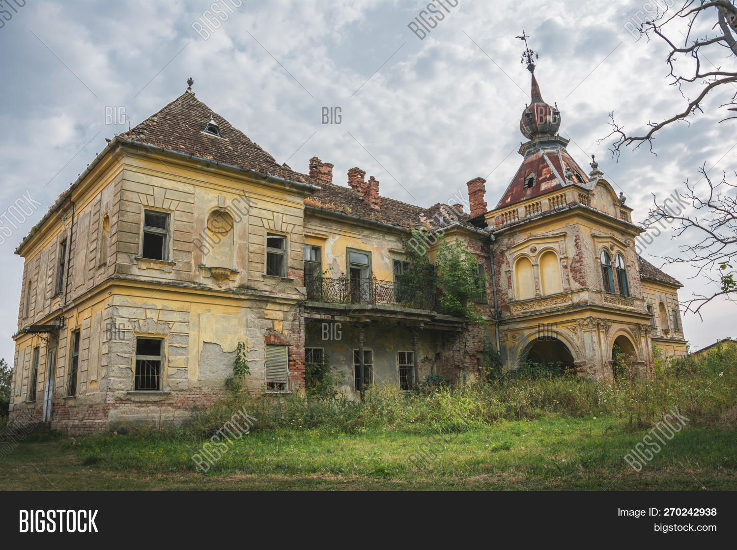 Ruin Old Abandoned Image & Photo (Free Trial) | Bigstock