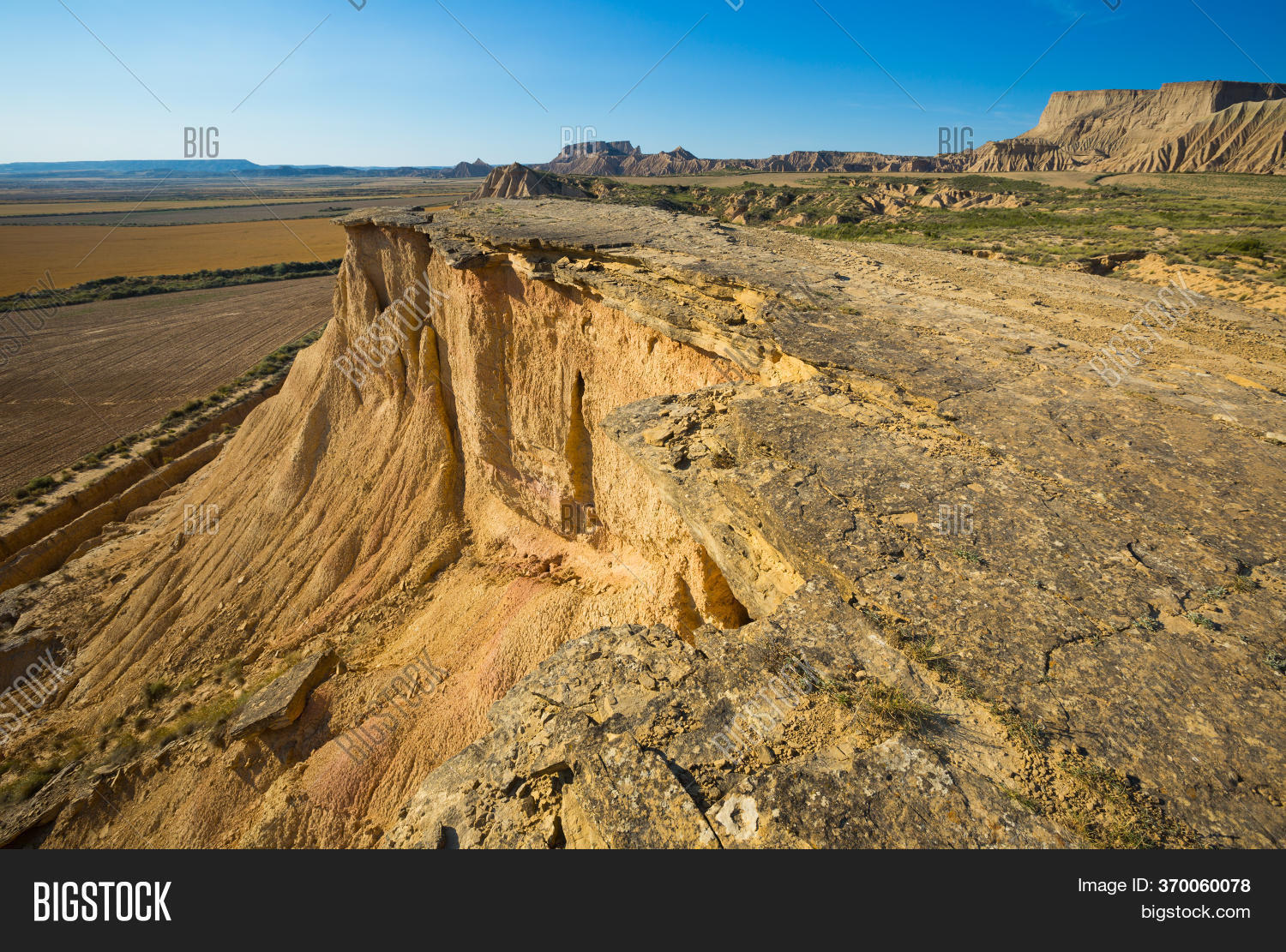 Cliff Desert Landscape Image & Photo (Free Trial) | Bigstock