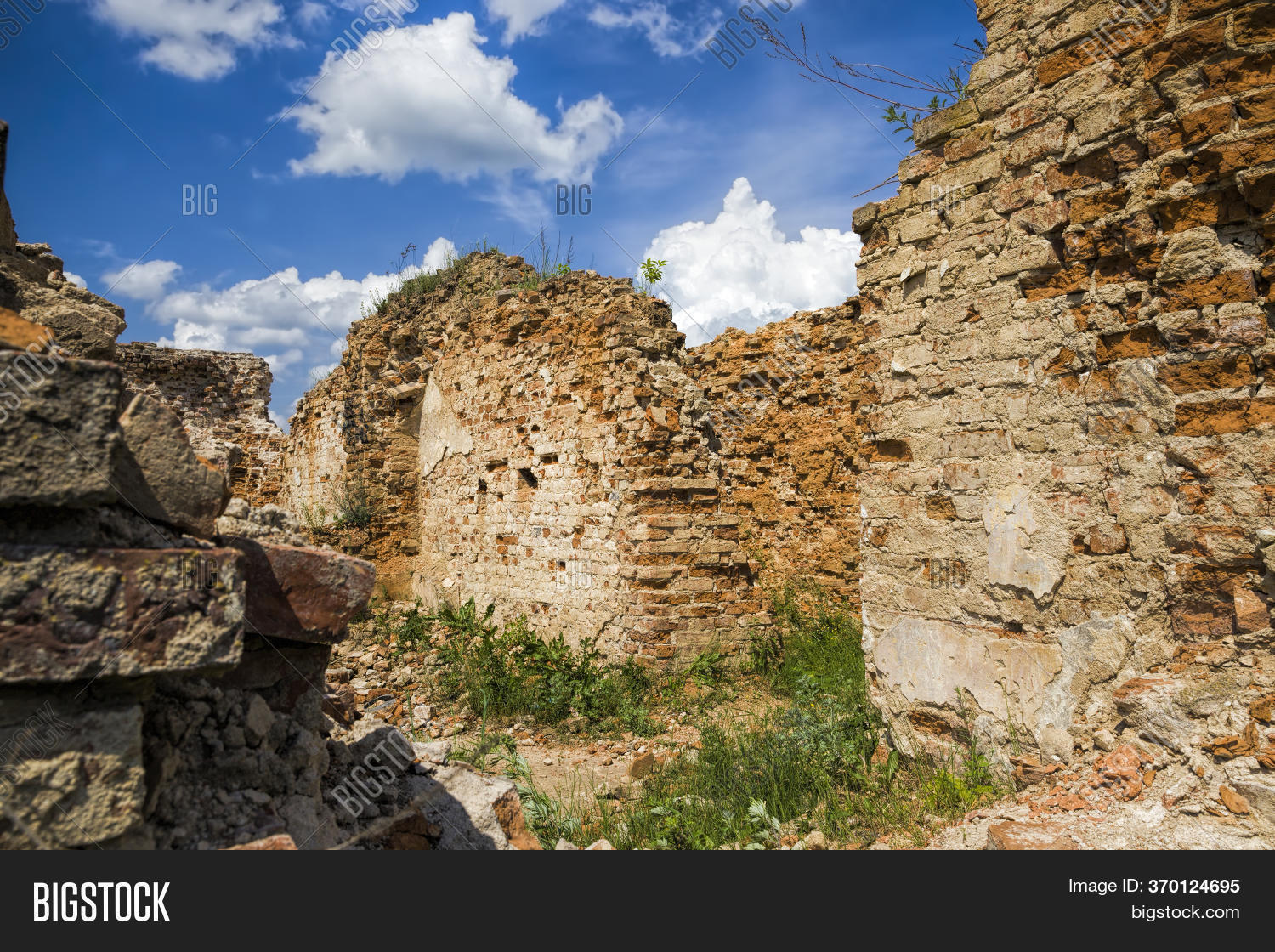 Ruined Castle Wall Image & Photo (Free Trial) | Bigstock