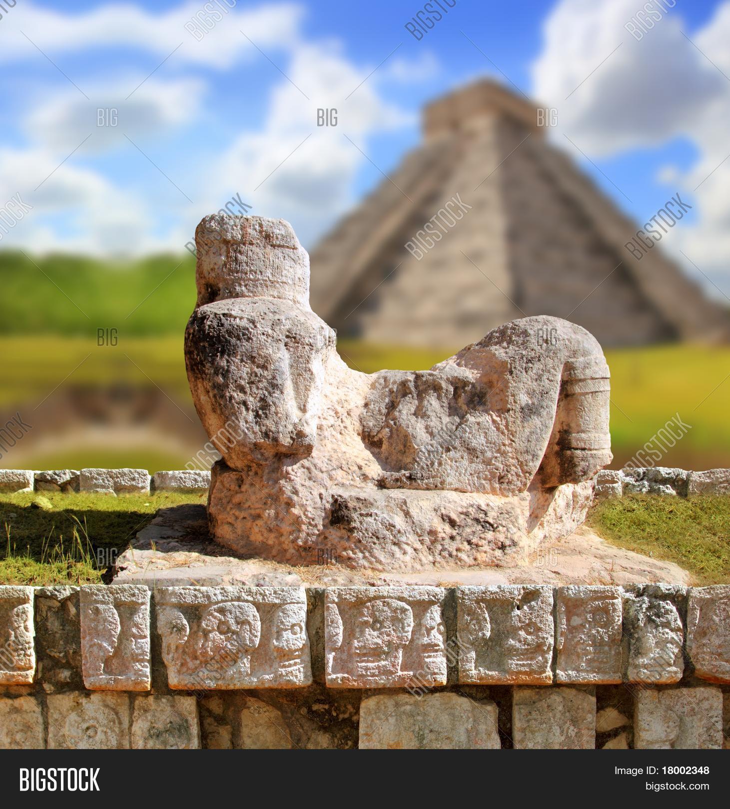 Chac Mool Chichen Itza Image & Photo (Free Trial) | Bigstock