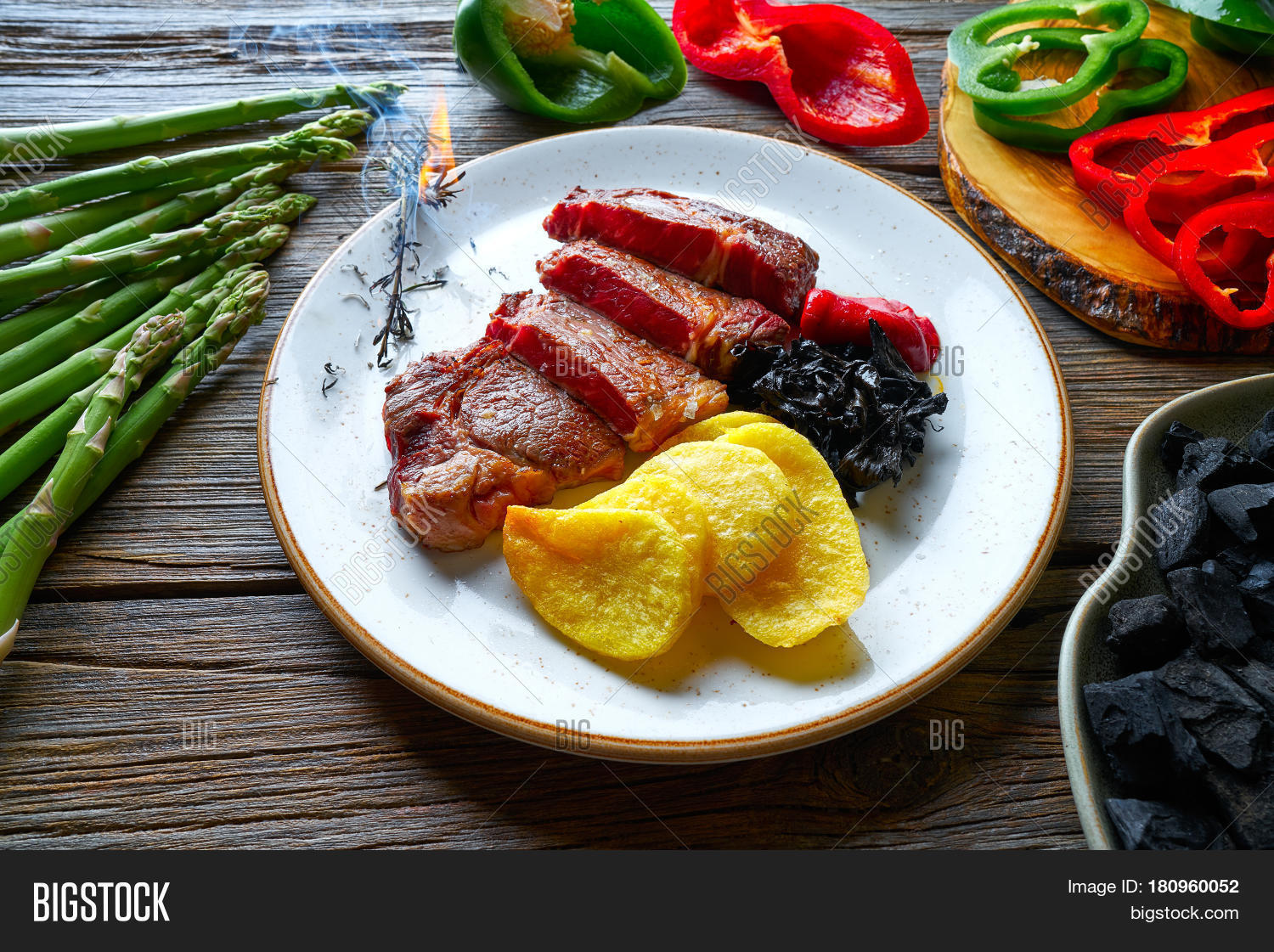 Imagen y foto Charcoal Grilled (prueba gratis) | Bigstock