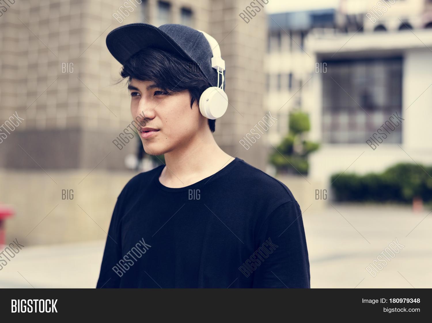 Asian Guy Listen Music Image & Photo (Free Trial) | Bigstock
