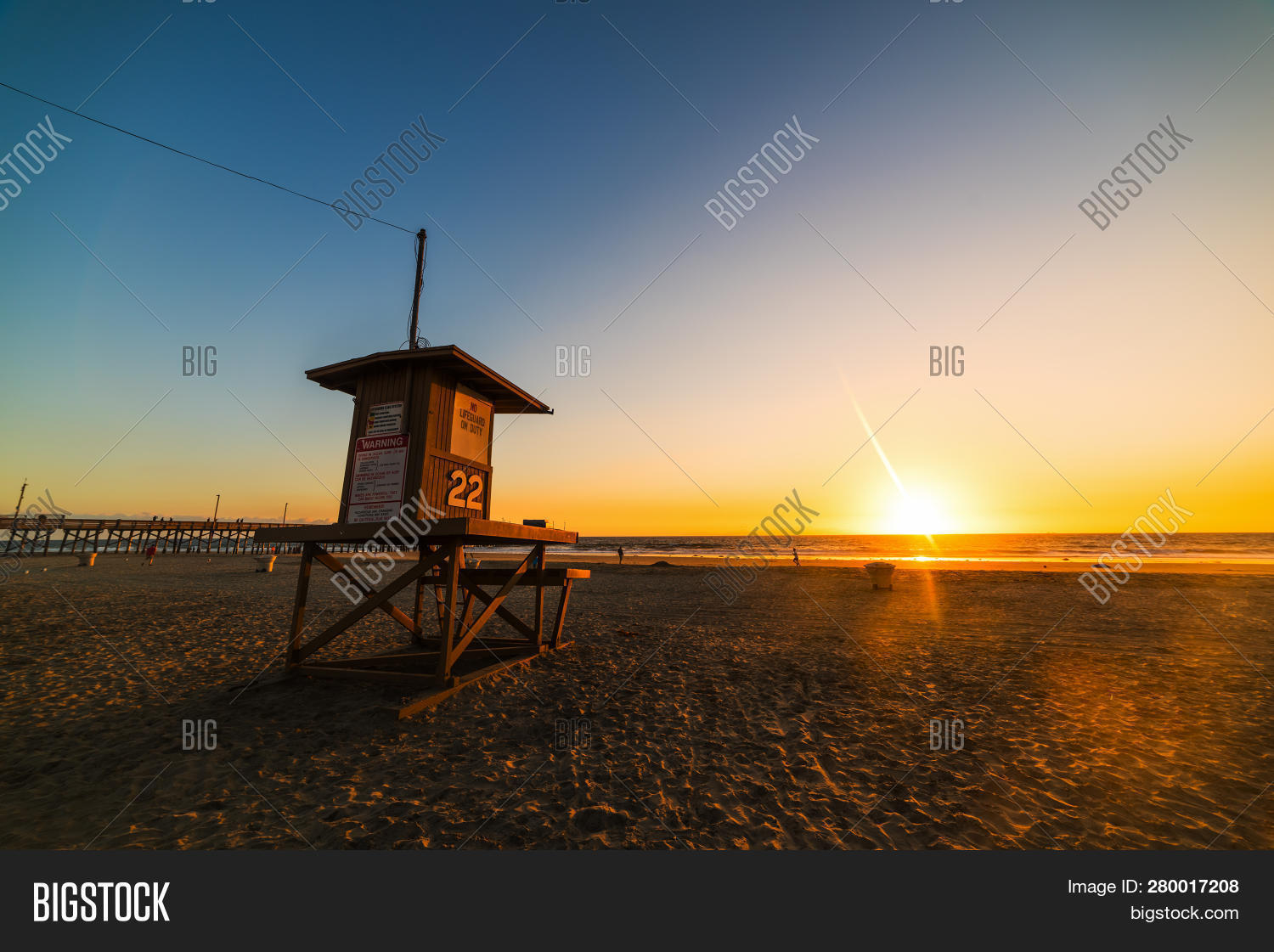 Lifeguard Tower Image & Photo (Free Trial) | Bigstock