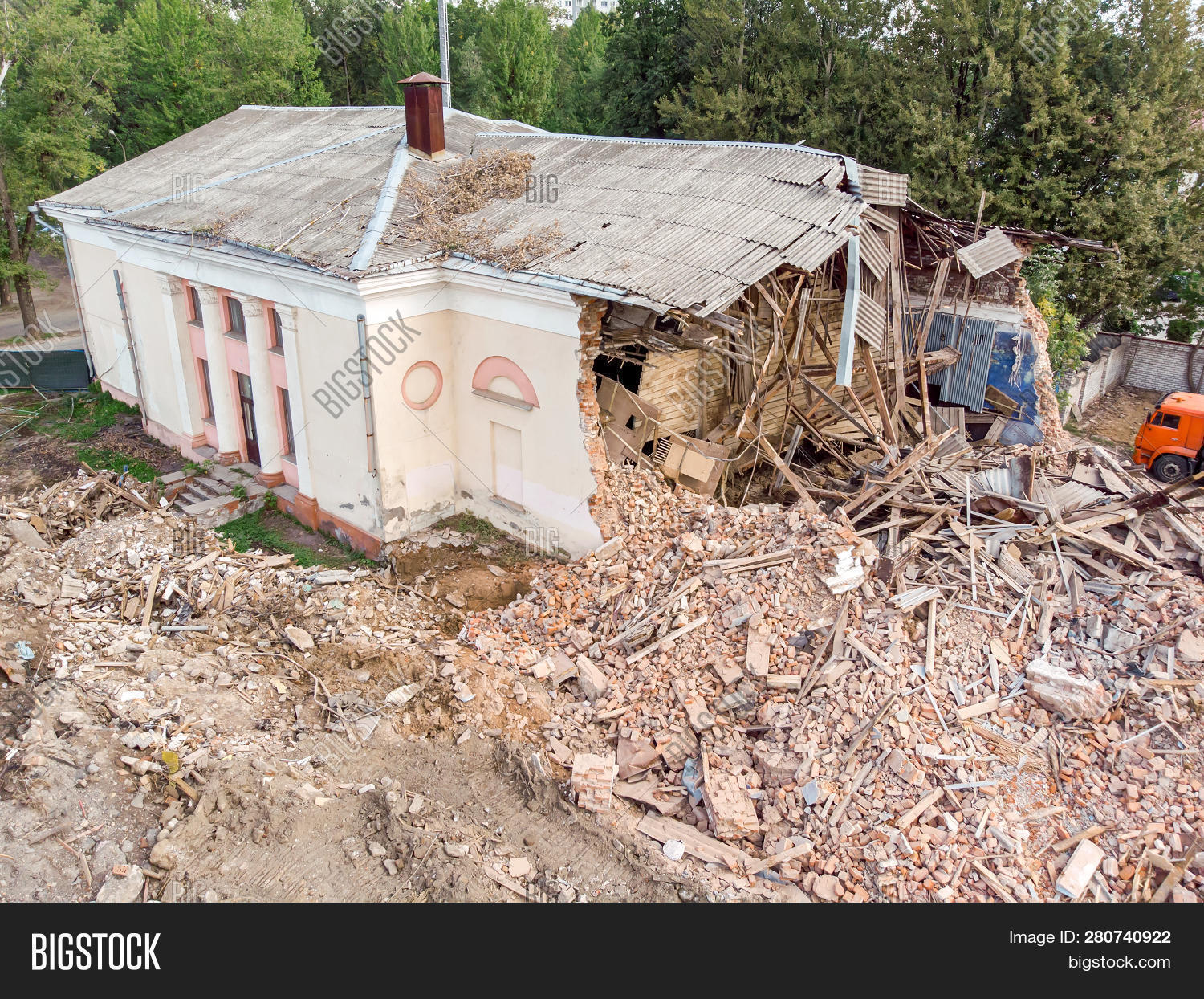 Half Destroyed Brick Image & Photo (Free Trial) | Bigstock