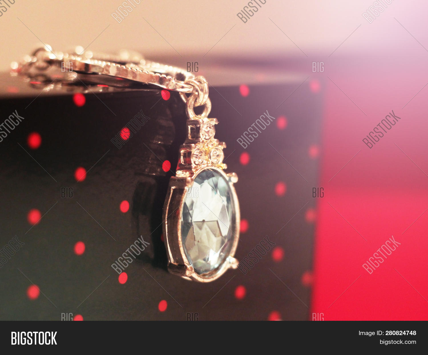 Diamond Chain Green Image & Photo (Free Trial) | Bigstock