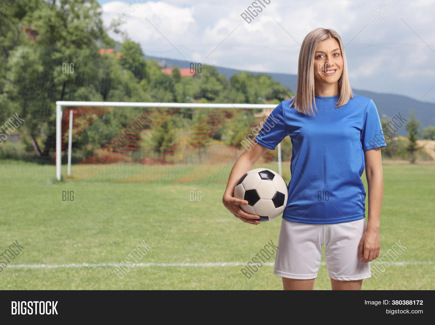 Female Soccer Player Image & Photo (Free Trial) | Bigstock
