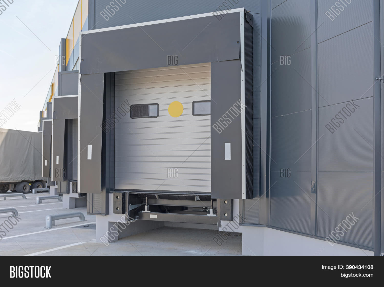 Loading Dock Cargo Image & Photo (Free Trial) | Bigstock