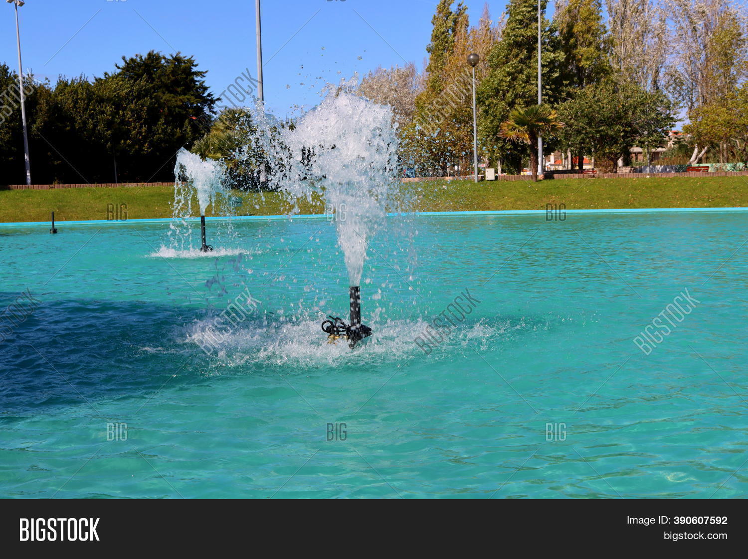 Fountain Splashes Image & Photo (Free Trial) | Bigstock