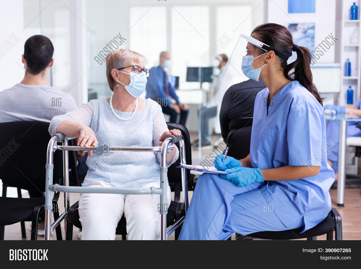 Nurse Explaining Image & Photo (Free Trial) | Bigstock