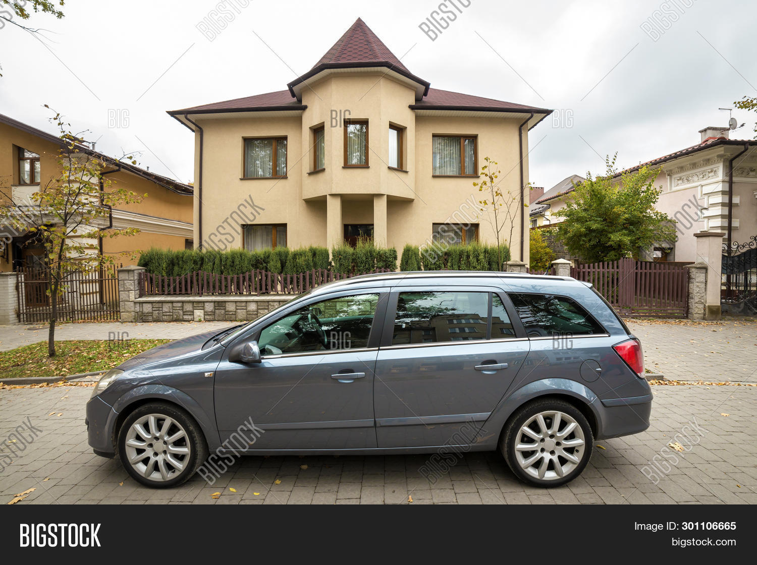 New Expensive Gray Car Image & Photo (Free Trial) | Bigstock