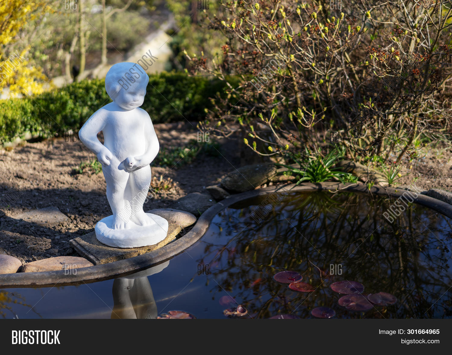 Small Statue Peeing Image & Photo (Free Trial) | Bigstock
