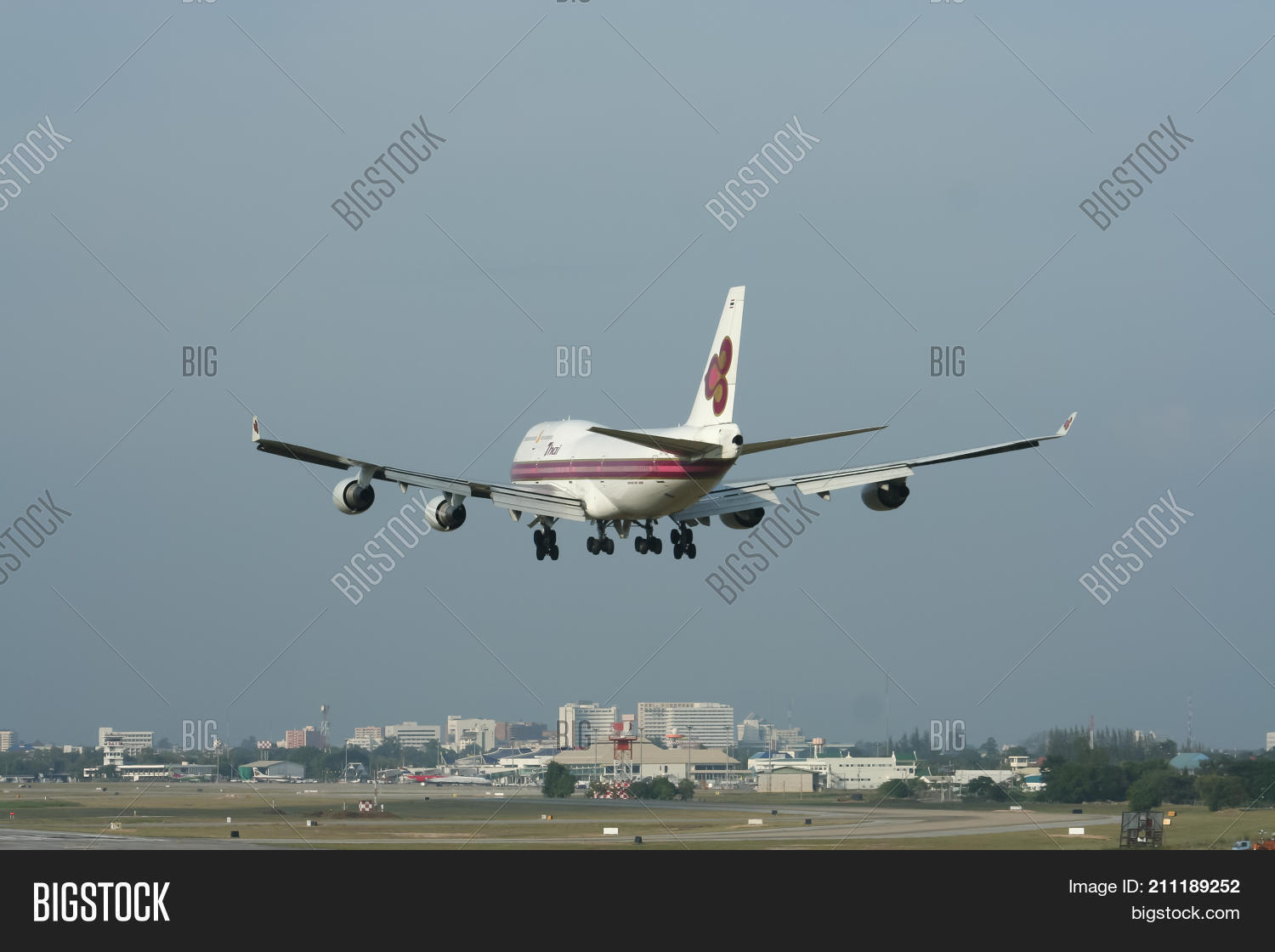 Hs-tgh Boeing 747-400 Image & Photo (Free Trial) | Bigstock