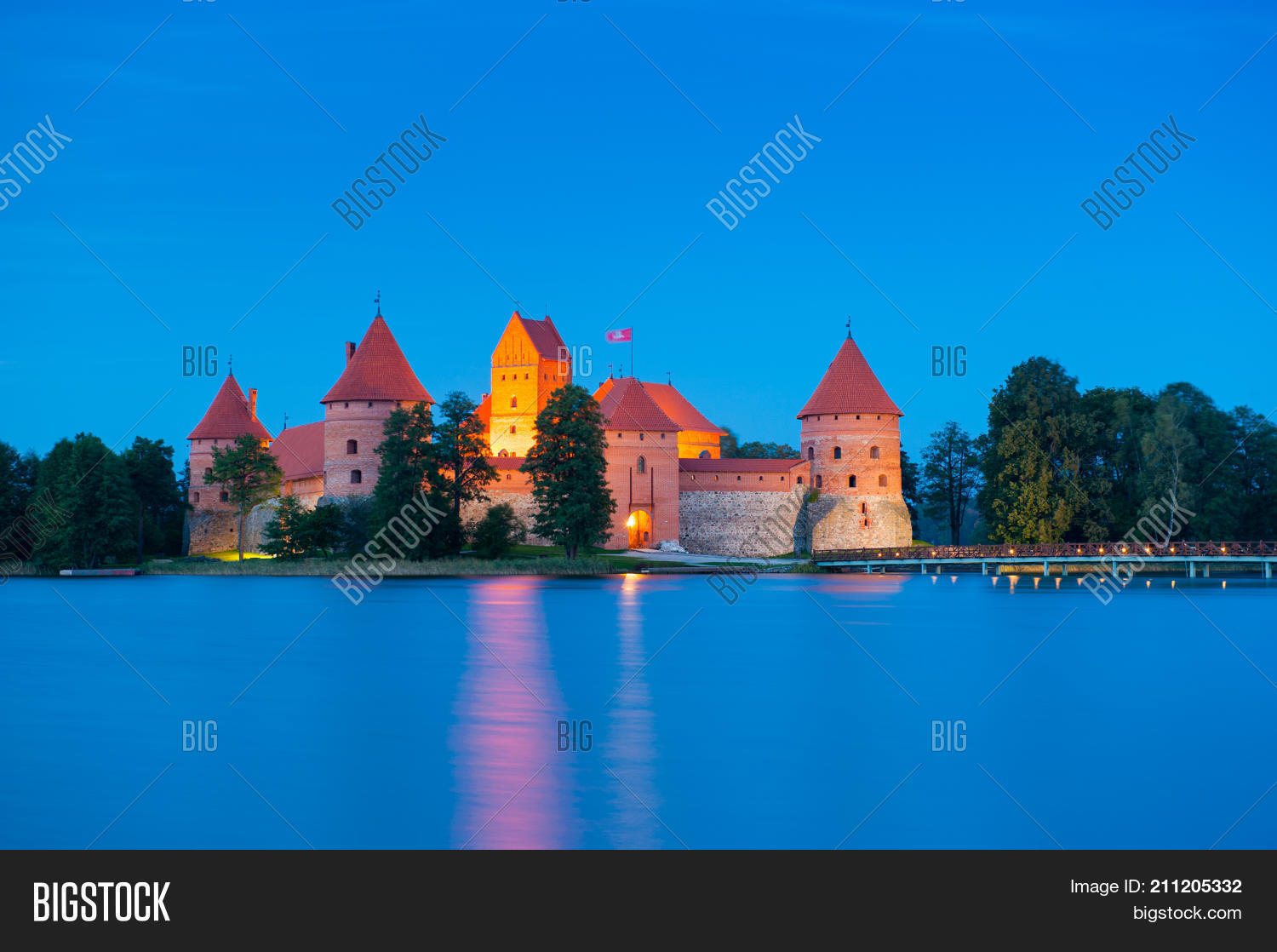 Trakai Castle Night - Image & Photo (Free Trial) | Bigstock