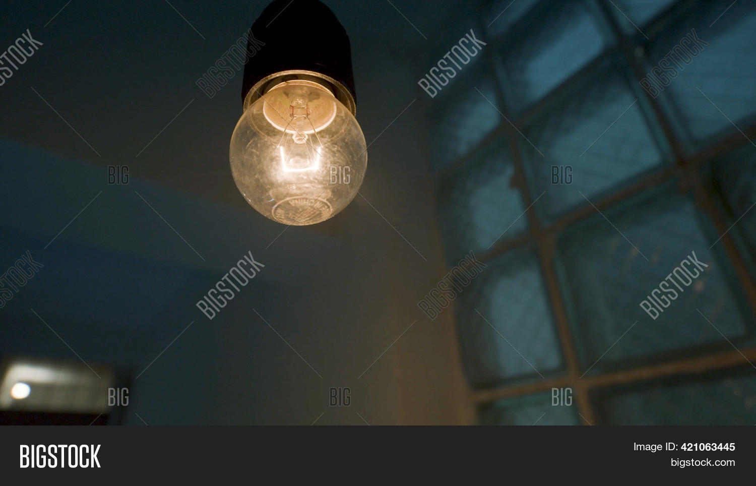 Light Bulb Light Flash Image & Photo (Free Trial) | Bigstock