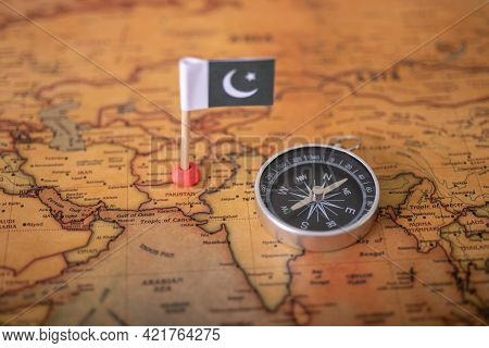 Flag Pakistan Compass Image & Photo (Free Trial) | Bigstock