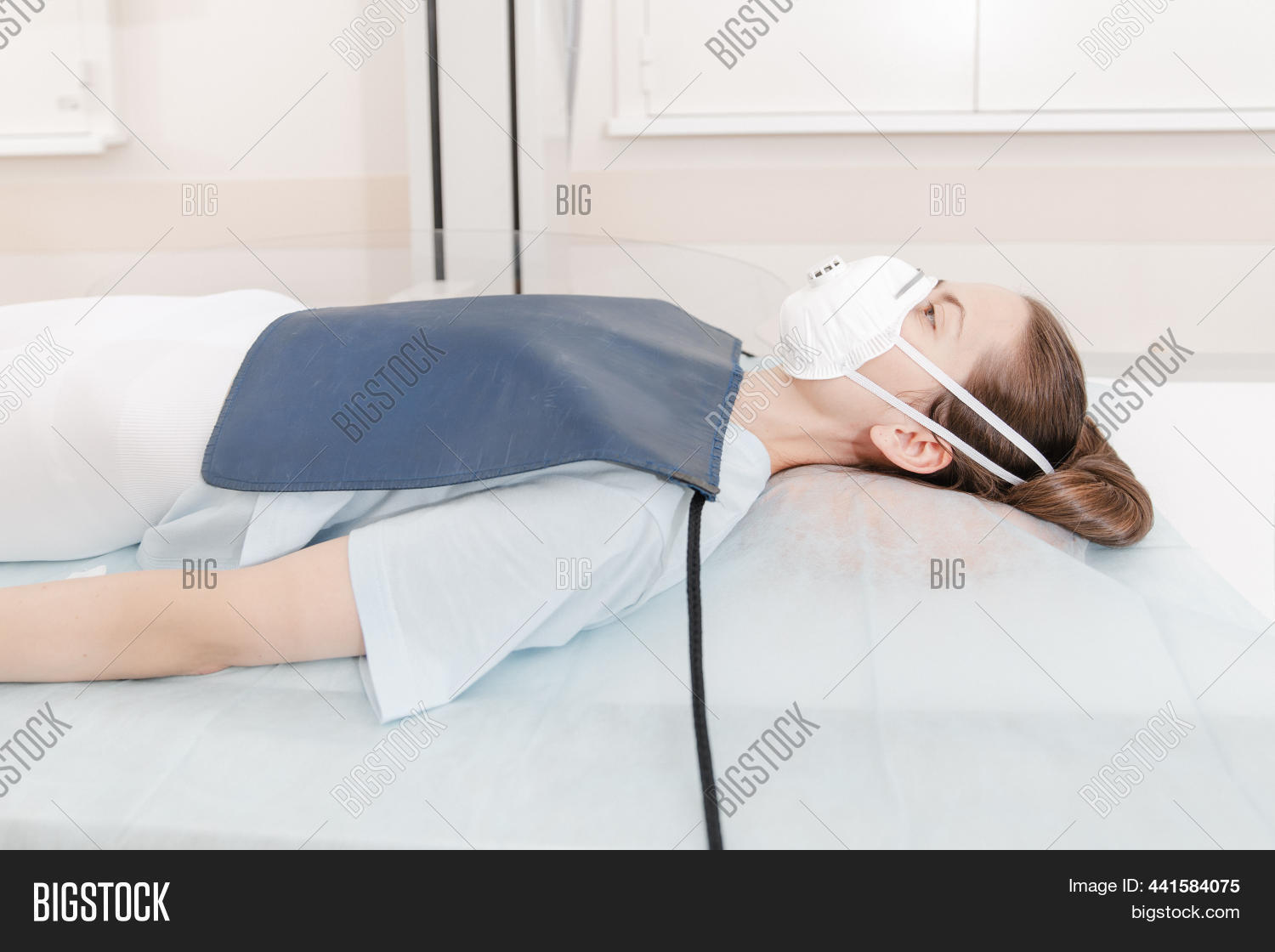Doctor Taking X-ray Image & Photo (Free Trial) | Bigstock
