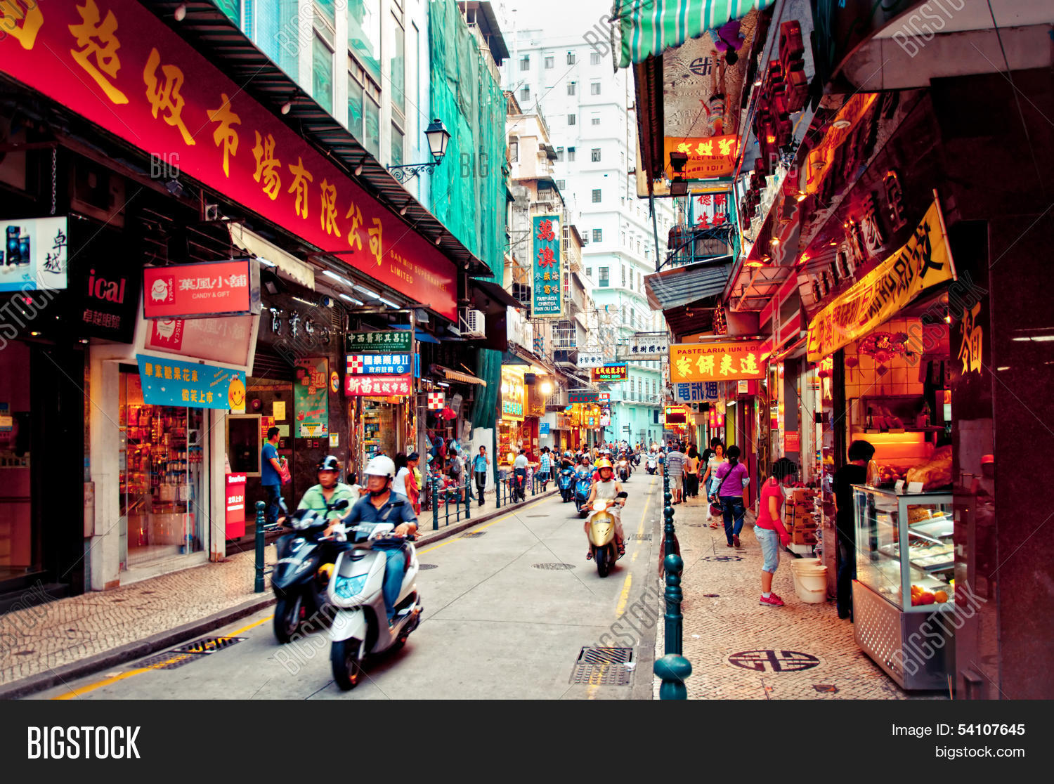 Narrow Crowded Street Image & Photo (Free Trial) | Bigstock