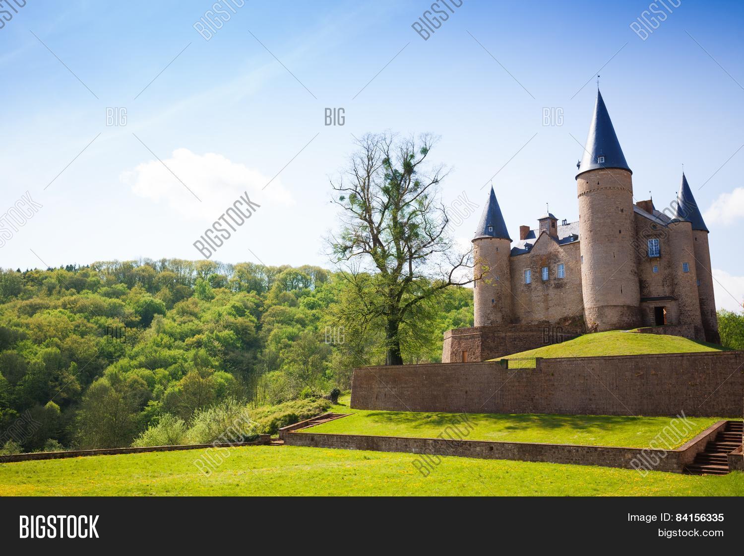 Picturesque Castle Image & Photo (Free Trial) | Bigstock