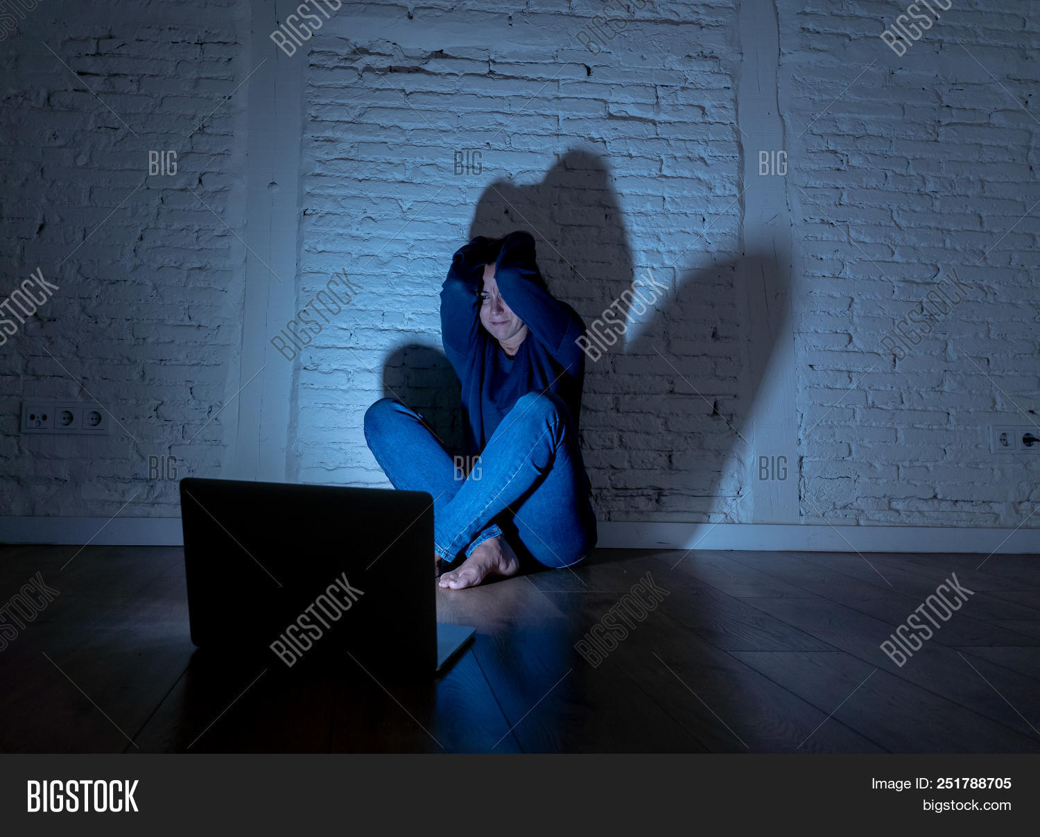 Sad Scared 图片和照片（免费试用） | Bigstock